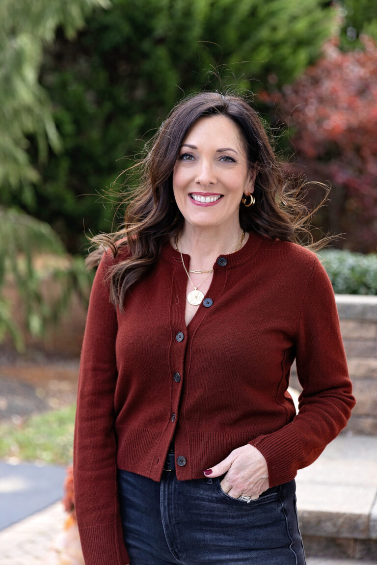 5 Ways to Wear Washed Black Jeans This Season (Outfit Ideas & Style ...