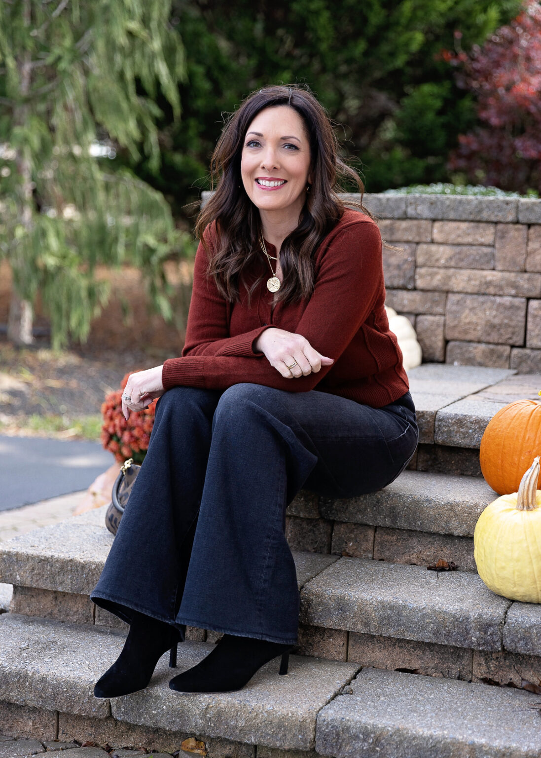 5 Ways to Wear Washed Black Jeans This Season (Outfit Ideas & Style ...